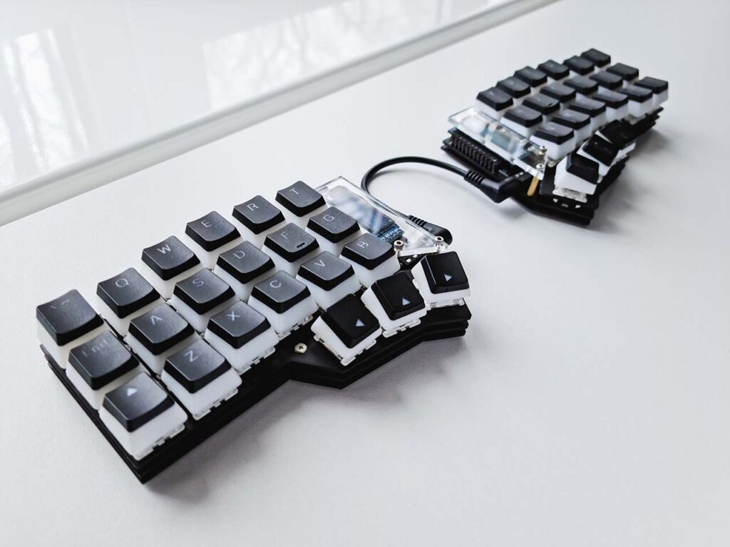 The Best Split Keyboards for Programmers - Maker's Aid